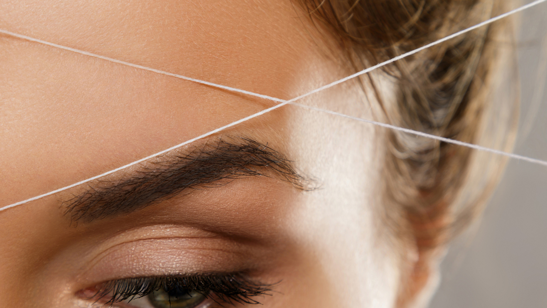 Épilation au Fil : La Technique Précise et Naturelle Pratiquée par ...